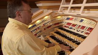 Cinema organs: Porth breathes new life into film music history - BBC News