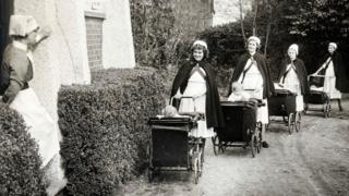 Thousands of pre-NHS healthcare photographs discovered - BBC News