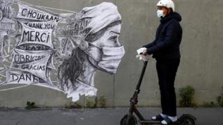 Coronavirus: Graffiti pays tribute to health care workers - BBC Newsround
