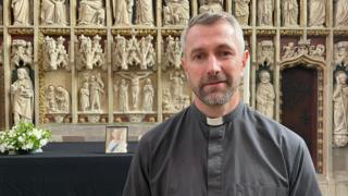 Ex-serviceman turned reverend speaks about admiration for Queen - BBC News