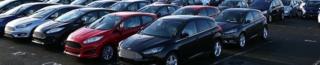 Brexit: Car investment halves as industry hits 'red alert' - BBC News