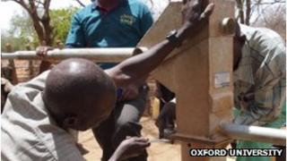 Smart hand pumps promise cleaner water in Africa - BBC News