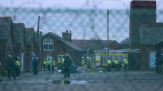 Manston migrant processing centre 'ready for arrivals' - BBC News
