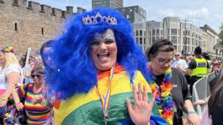 Cardiff: Pride Cymru celebrates its largest parade - BBC News