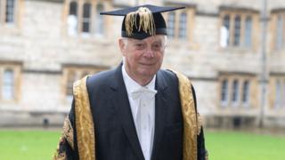 Oxford University chancellor to retire after two decades - BBC News
