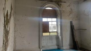 Isle of Wight Norris Castle hotel plan causes concerns - BBC News