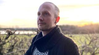 Mike Craven: Crime writer motivated by cancer survival - BBC News