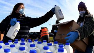 Covid: US Congress passes long-awaited deal for coronavirus aid - BBC News