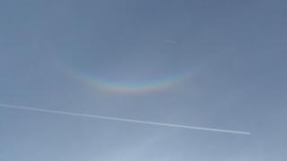 Inverted rainbow spotted in Oxfordshire - BBC News