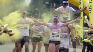 Akzo Nobel faces Elliott legal bid to oust chairman - BBC News