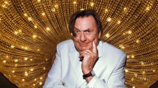 Barry Humphries: A life in pictures - BBC News