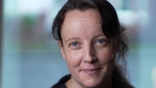 Why women may wait decades for an ADHD diagnosis - BBC News