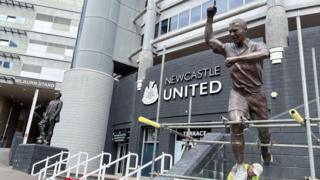 Alan Shearer statue moved to new home at St James' Park - BBC News