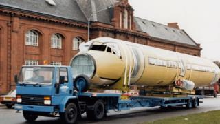 Lancaster Bomber crews reunite at WW2 plane factory - BBC News