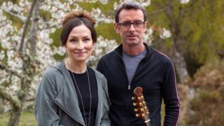 Coronavirus: The music show shot in the lockdown - BBC News