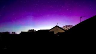 Northern Lights: England's skies glow in aurora spectacle - BBC News