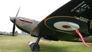 What does it take to restore a World War Two Spitfire? - BBC News