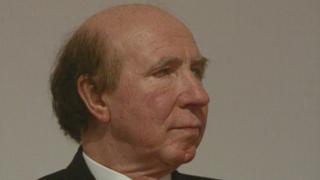 Former Glasgow lord provost Pat Lally dies aged 92 - BBC News