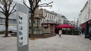 'Talking signs' in Jersey to help people with Jèrriais - BBC News