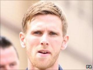 Former West Ham star Calum Davenport 'butted' sister - BBC News