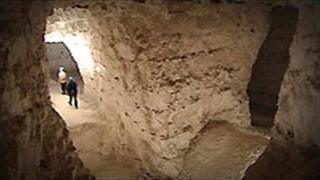 Reading's chalk mines leave legacy for home owners - BBC News