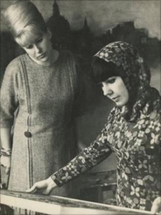 Molly Parkin: Fashioning her own career - BBC News