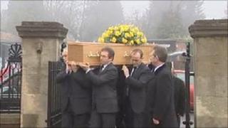 Funeral held for BBC's Brian Hanrahan - BBC News