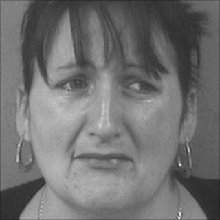 Anger over release of Portsmouth paedophile Tracy Lyons - BBC News