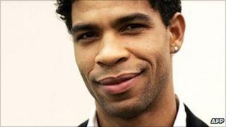 Ballet star Carlos Acosta admits O2 Arena challenges - BBC News