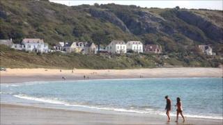 Beach at Port Eynon on Gower voted Britain's best - BBC News
