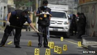 Guatemala apologises to Arbenz family for 1954 coup - BBC News