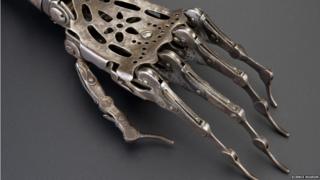 In pictures: Prosthetics through time - BBC News