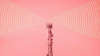 'Twisted light' beamed across Vienna - BBC News