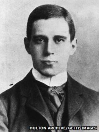 Antarctic mission: Who was Captain Lawrence Oates? - BBC News