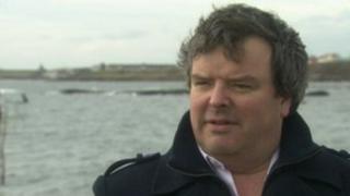 Family of Titanic's owner, J Bruce Ismay, make plea - BBC News