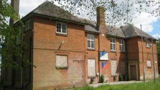 Colchester Roman circus visitor centre a step closer - BBC News