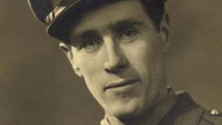 Alan Turing: Colleagues share their memories - BBC News
