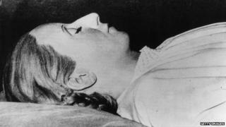 The 20-year odyssey of Eva Peron's body - BBC News