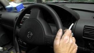 Car smoking: MPs support ban when children present - BBC News