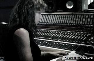 Why are female record producers so rare? - BBC News