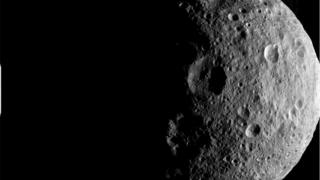 Nasa's Dawn probe achieves orbit around Ceres - BBC News