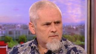 Big Issue magazine marks 21st anniversary - BBC News