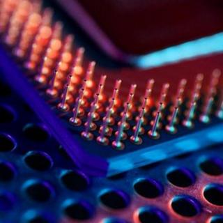 Faster chips 'cut cloud-computing bills' - BBC News