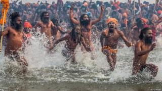 In pictures: Kumbh Mela gets under way - BBC News