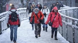 Snow difficulties and your rights - BBC News