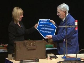 Kimbolton Fireworks: Rev Ron Lancaster honoured with plaque - BBC News