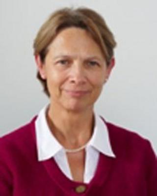 East of England Ambulance Service: Maria Ball resigns - BBC News