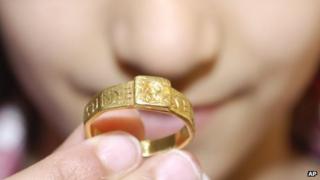 JRR Tolkien ring goes on display at The Vyne exhibition - BBC News