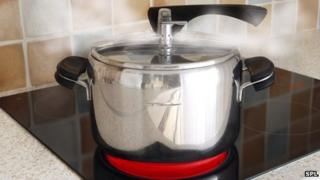 Q&A: Pressure cooker bombs - BBC News