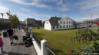 Why is violent crime so rare in Iceland? - BBC News